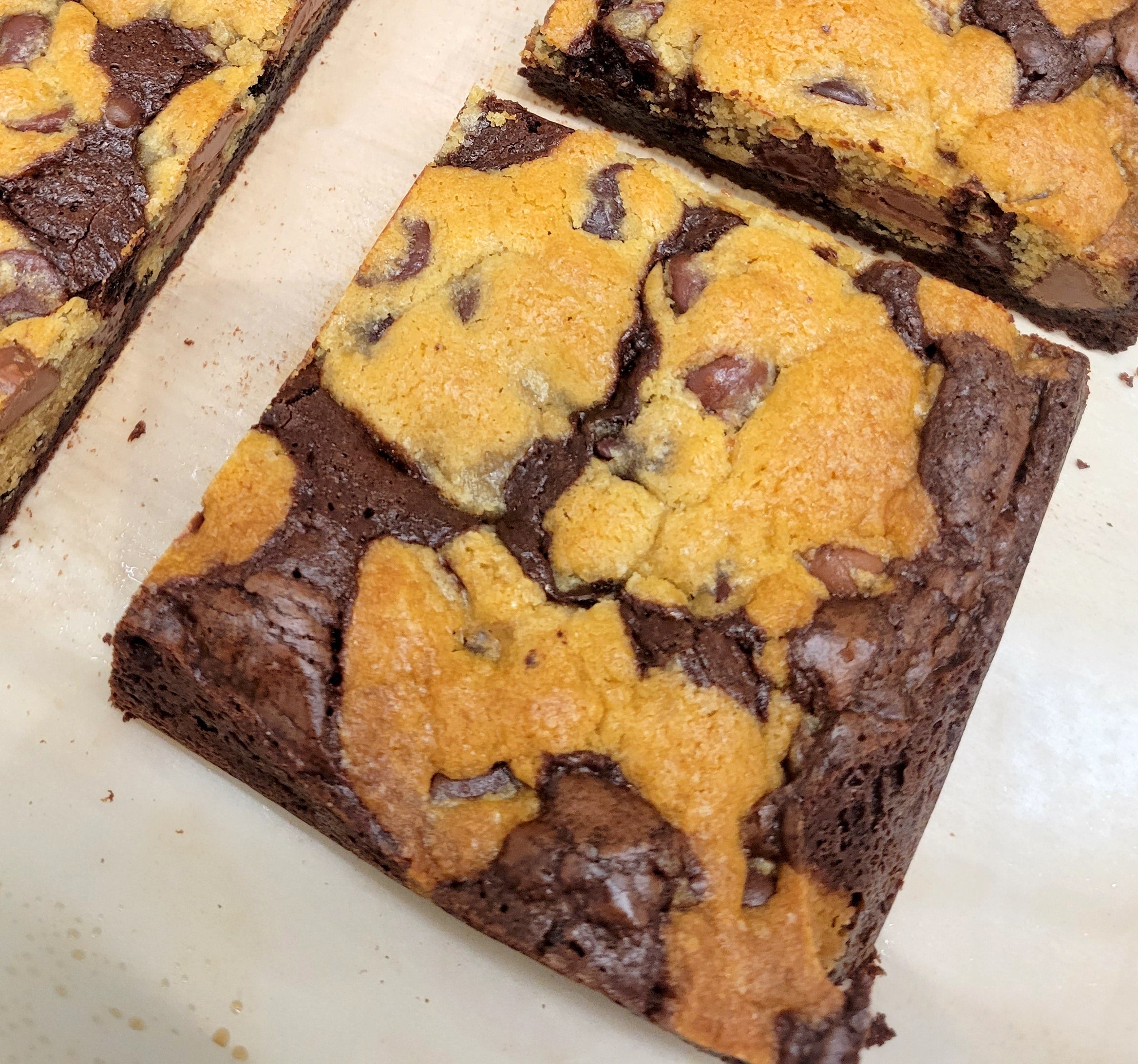 Choco Chip Brookie Bar – The Bougie Foodie